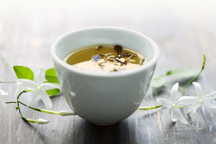 经常喝水与经常喝茶，谁的身体会更健康呢？两种喝茶方式尽量避免