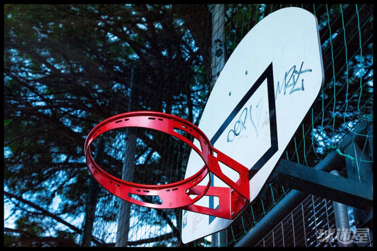 独行侠考虑引进斯宾塞·丁威迪或丹尼斯·史密斯