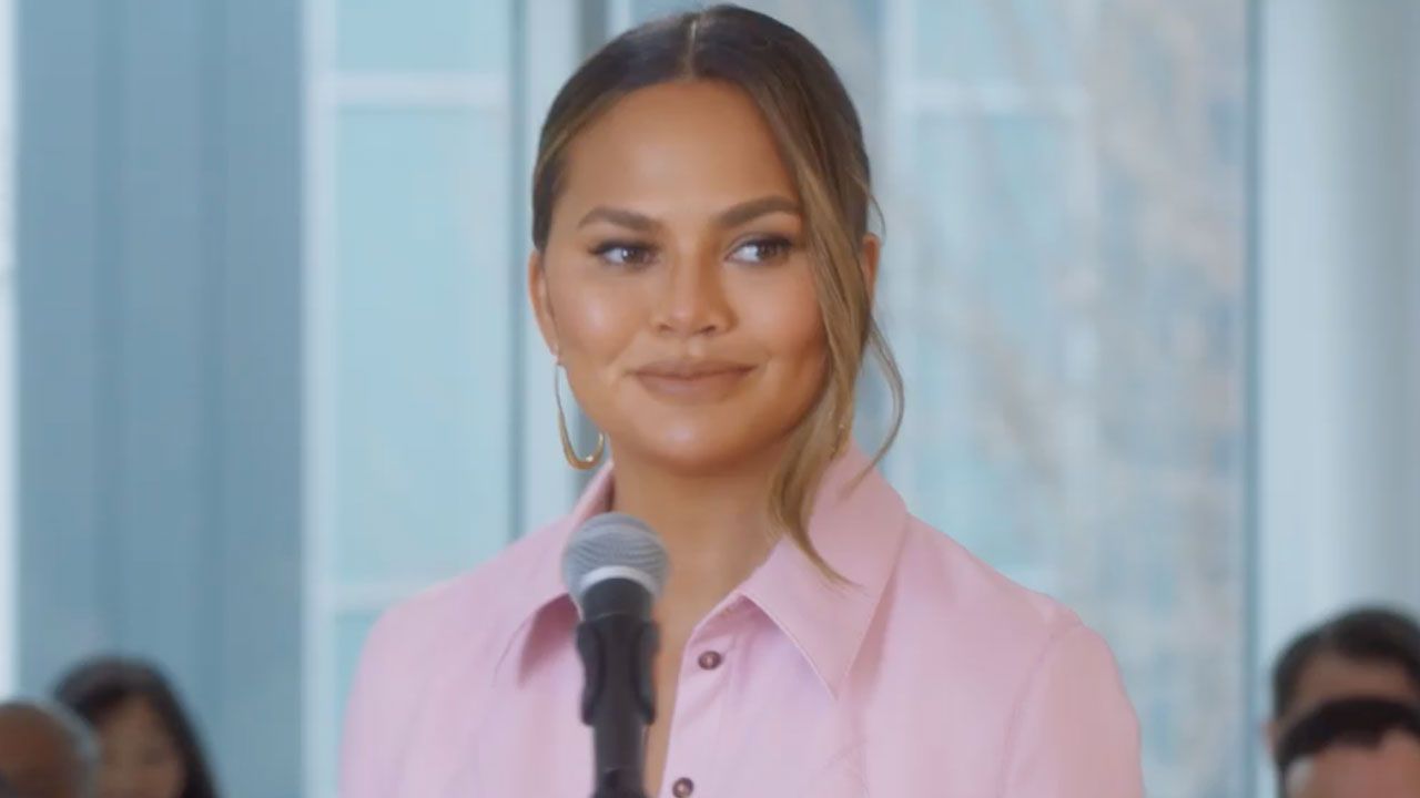 Chrissy Teigen Used An OG Bikini Post To Highlight Her Episode Of ...