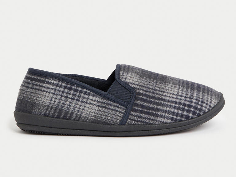 8 best men’s slippers that are comfortable and stylish