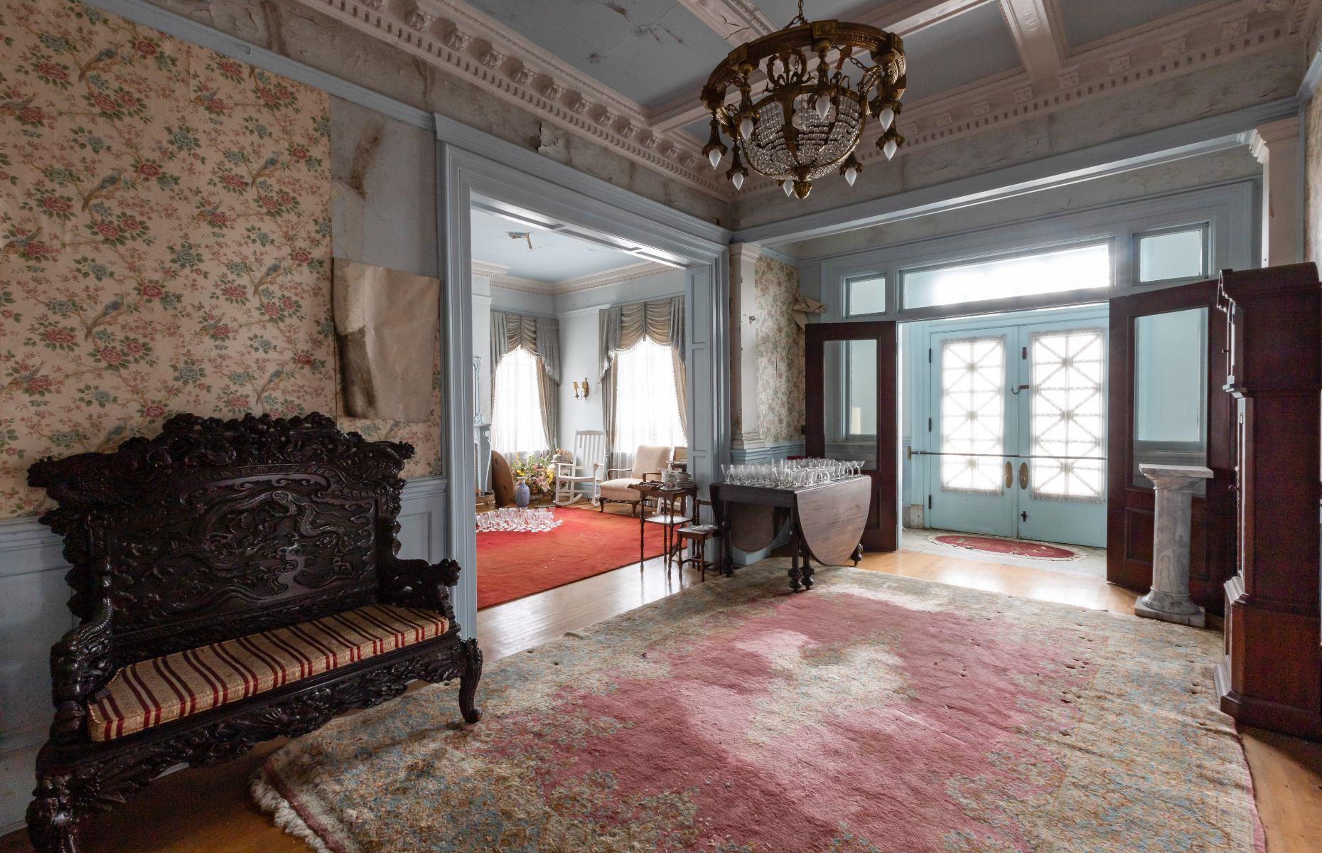 Step inside a forgotten mansion packed with hidden treasures