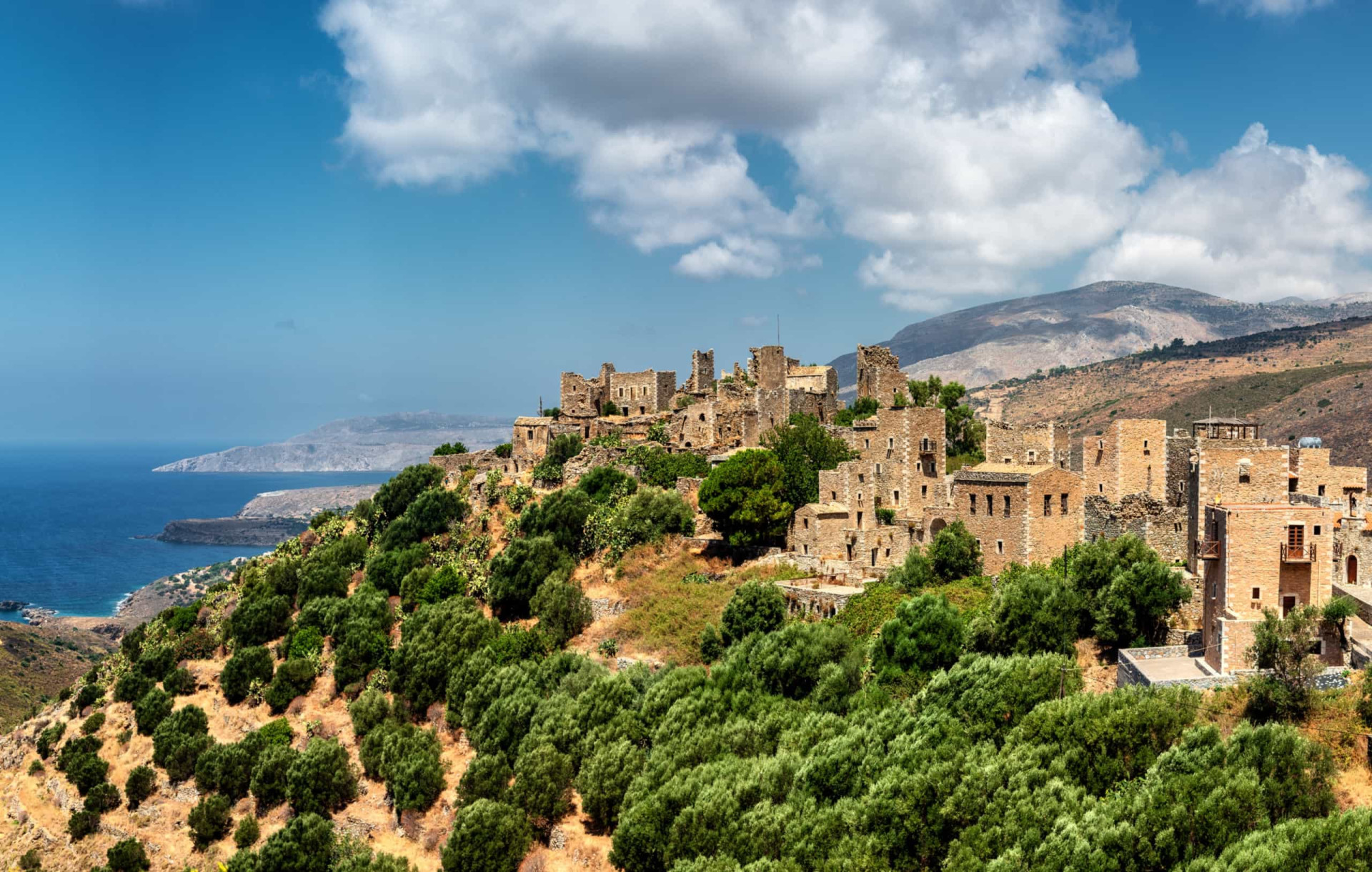 Explore the most charming towns and villages in Greece