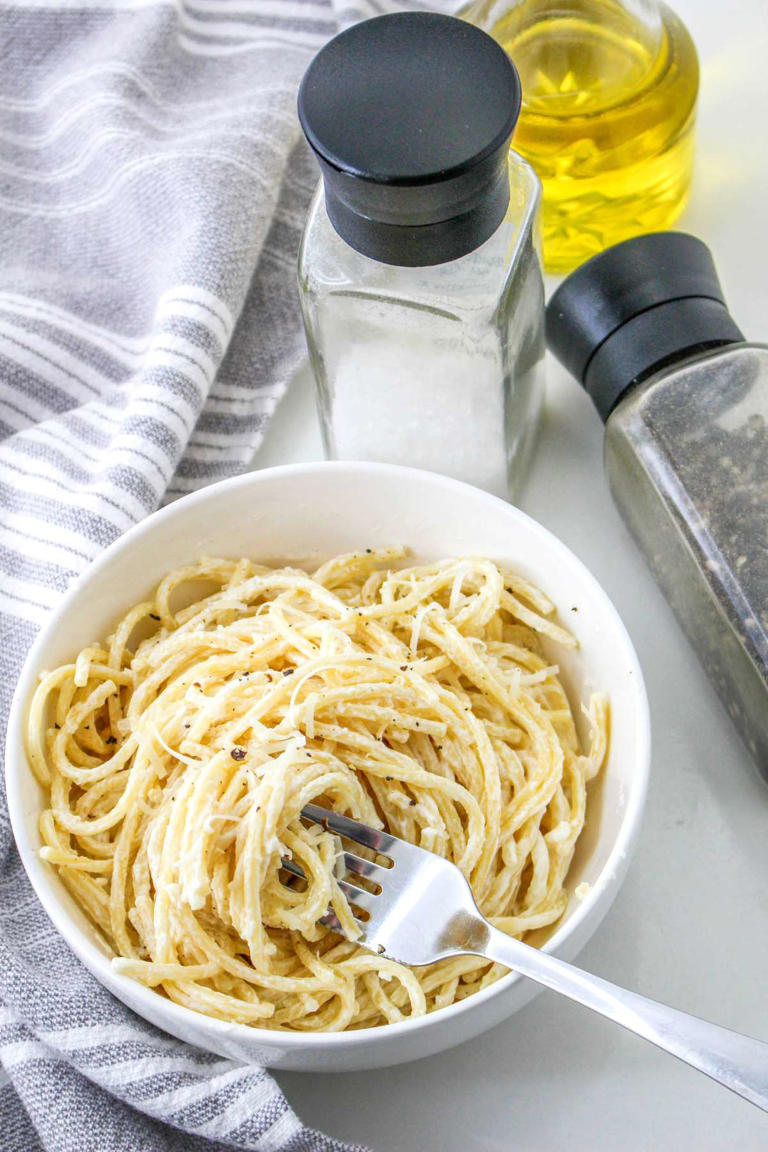Easy Creamy Cream Cheese Pasta Recipe