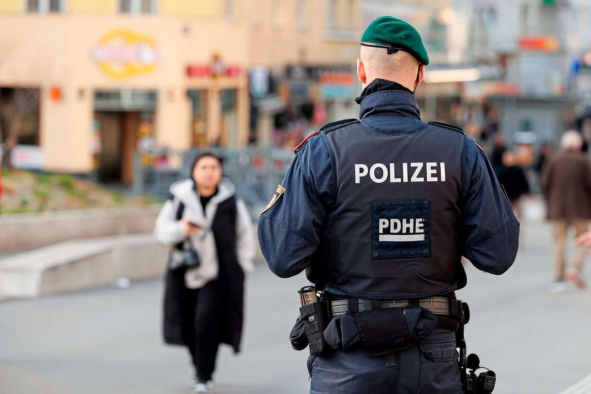 Ex-Polizist von Wiederbetätigung rechtskräftig freigesprochen ...