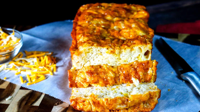 This Savory Bread Is A Must For Any Cheese Fan - Colby Jack Cheesy Bread