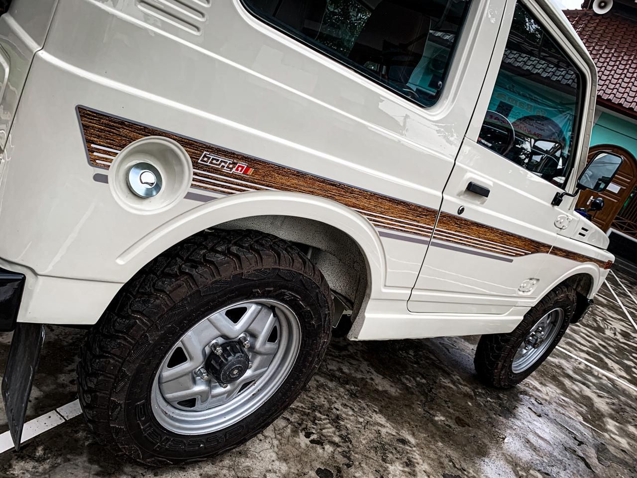 Pakai Cairan Ini, Sisa Lem Bekas Stiker di Mobil Bisa Langsung Hilang ...