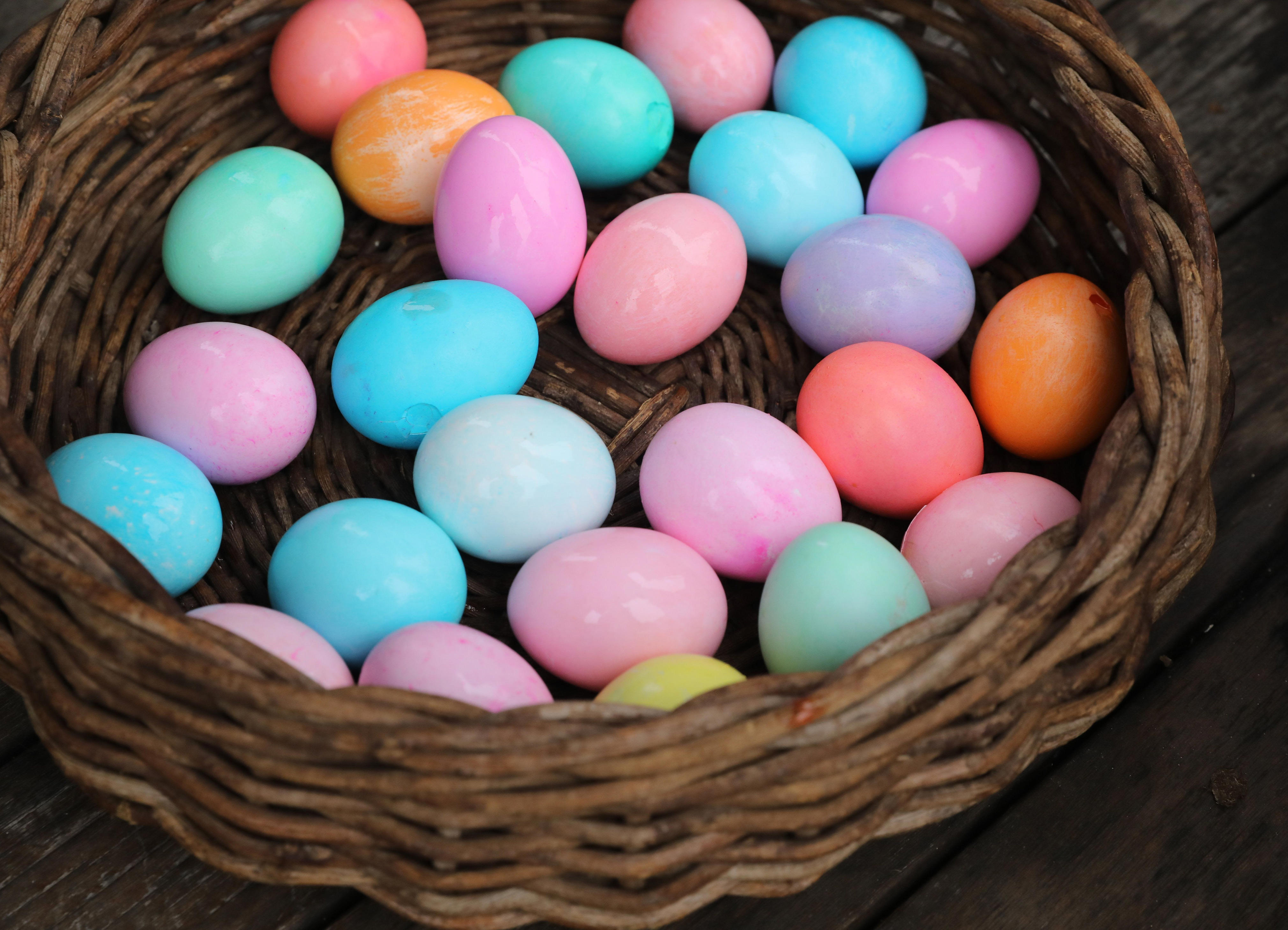 What are the best natural dyes for eggs? Find out ahead of the 2025 ...