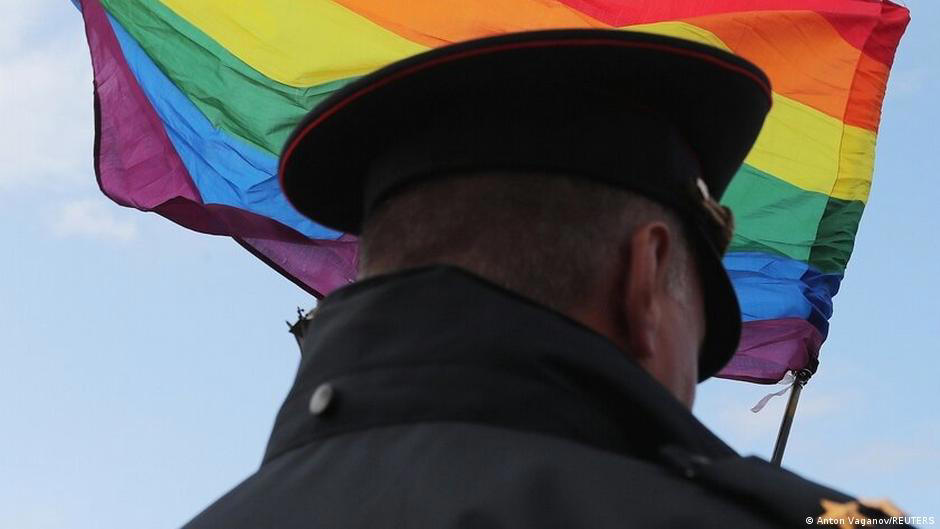 Russian police raid Moscow nightclubs over 'LGBT propaganda' Russian police raid Moscow nightclubs over 'LGBT propaganda'