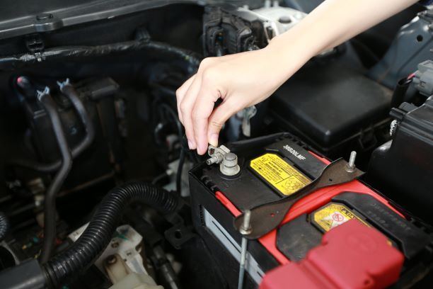 Inilah Tiga Komponen Yang Bisa Mengungkap Aki Mobil Lemah atau Tidak