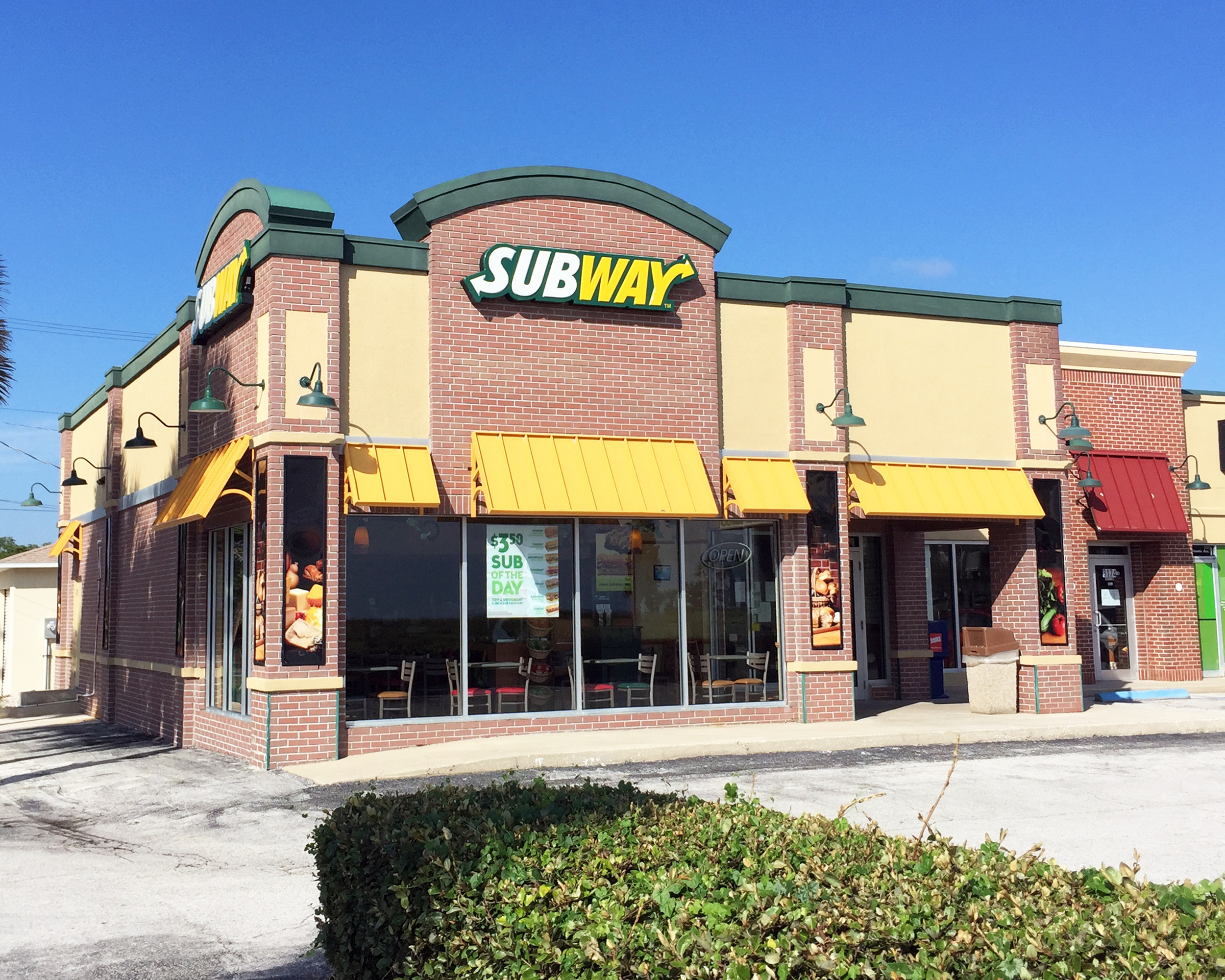 When were these 24 iconic fast food restaurants founded?