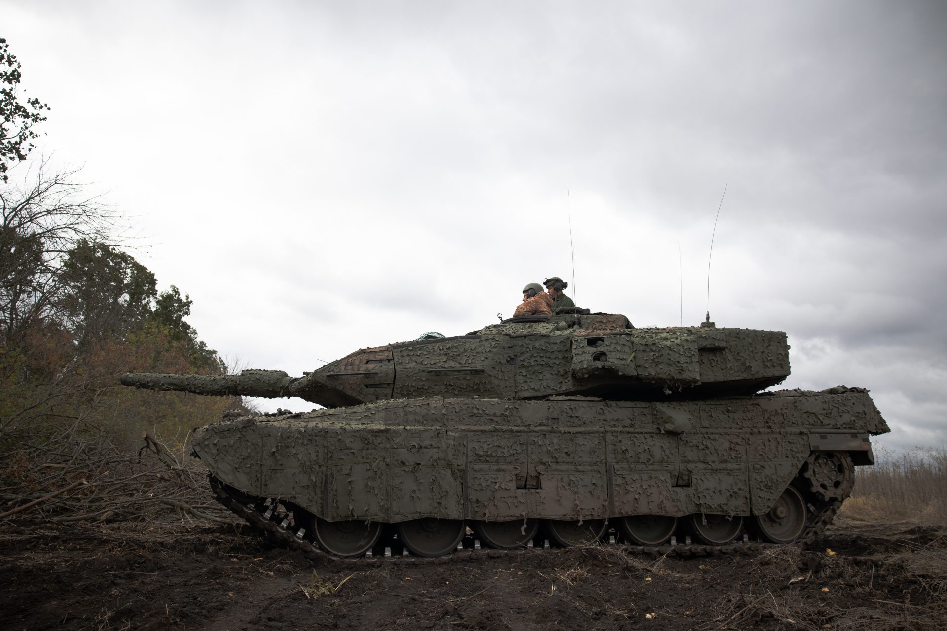 Russia and Ukraine competed to reclaim prized weapons on the battlefield