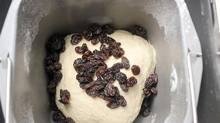 With A Gooey Caramel Nut Topping, This Is A Delicious And Easy Sticky ...