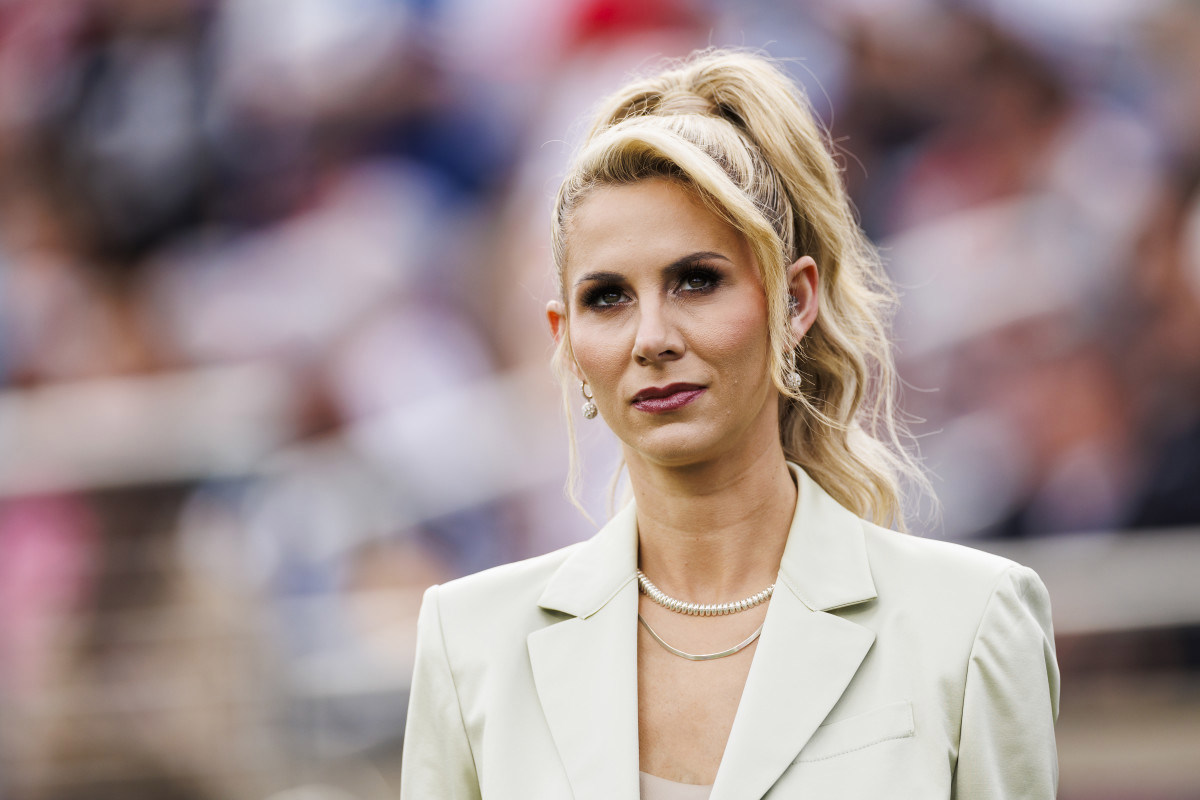 Photos: Laura Rutledge Stuns In All-Blue Outfit At ESPN Photos: Laura Rutledge Stuns In All-Blue Outfit At ESPN