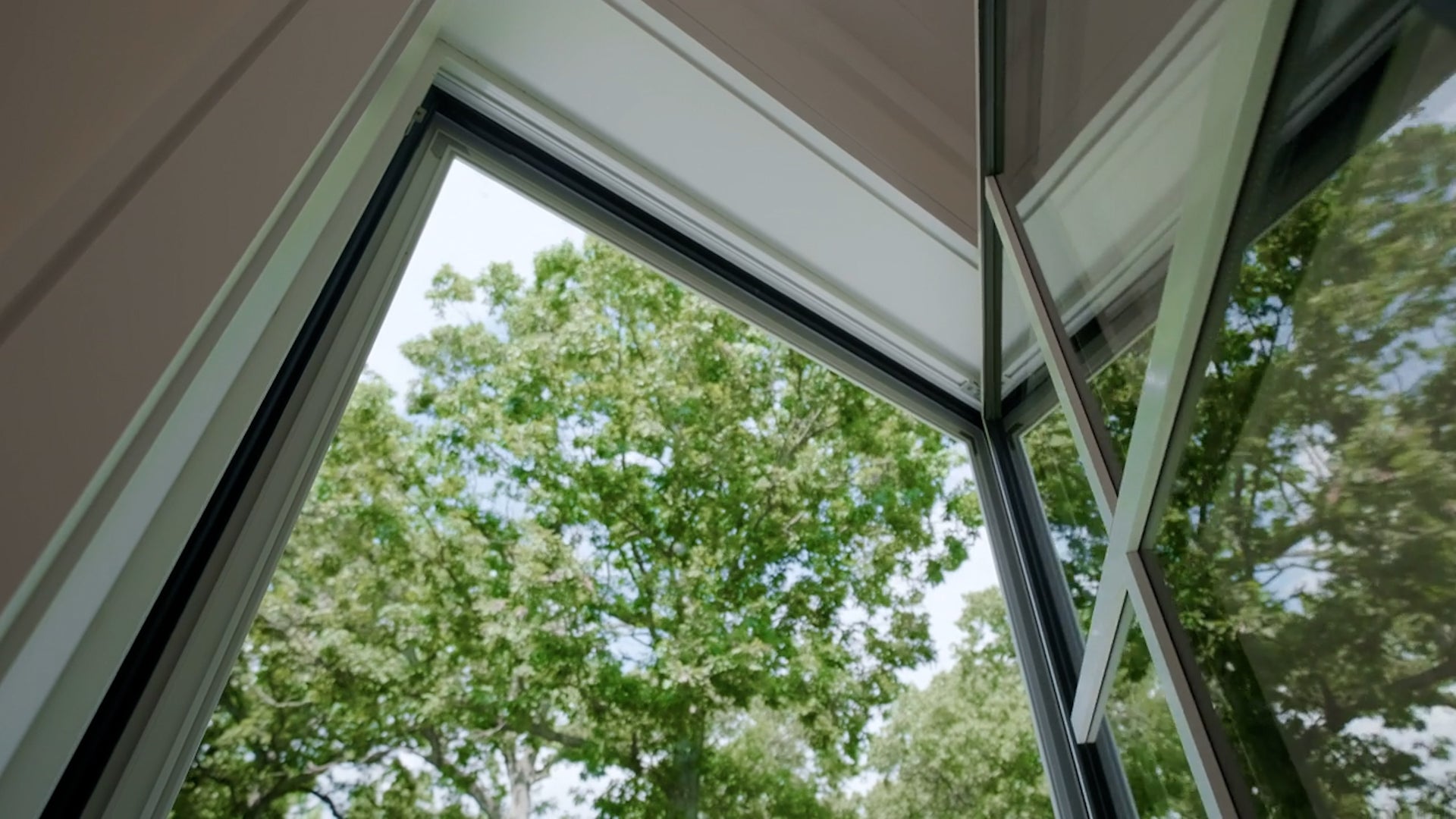 Does An Open Window Air Out Pollen Or Let It Crawl In?