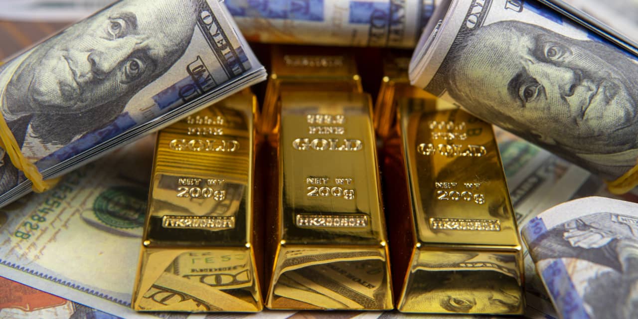 Why investors are still buying gold despite a strong dollar and rising ...