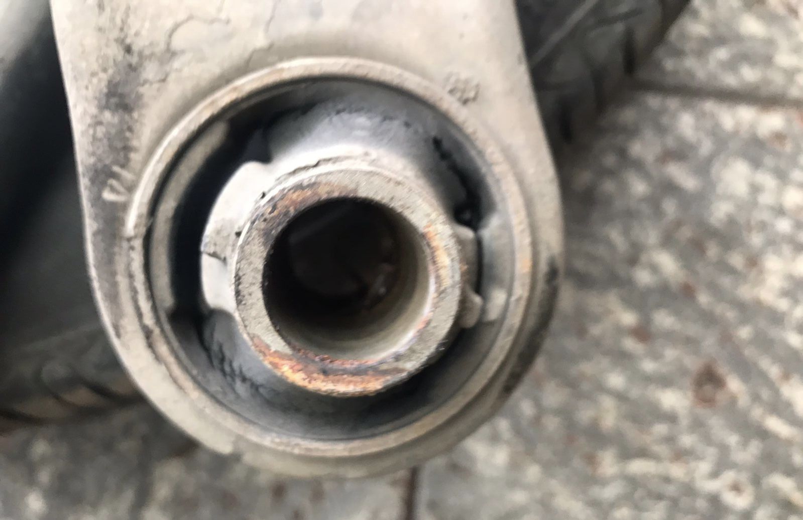 Beginilah Ciri Bushing Arm Mobil Mulai Rusak Yang Perlu Diketahui