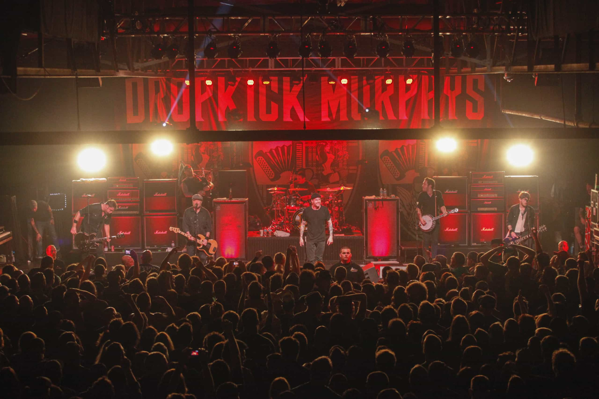 Berømte musikere, der er kommet op at slås med publikum under en koncert