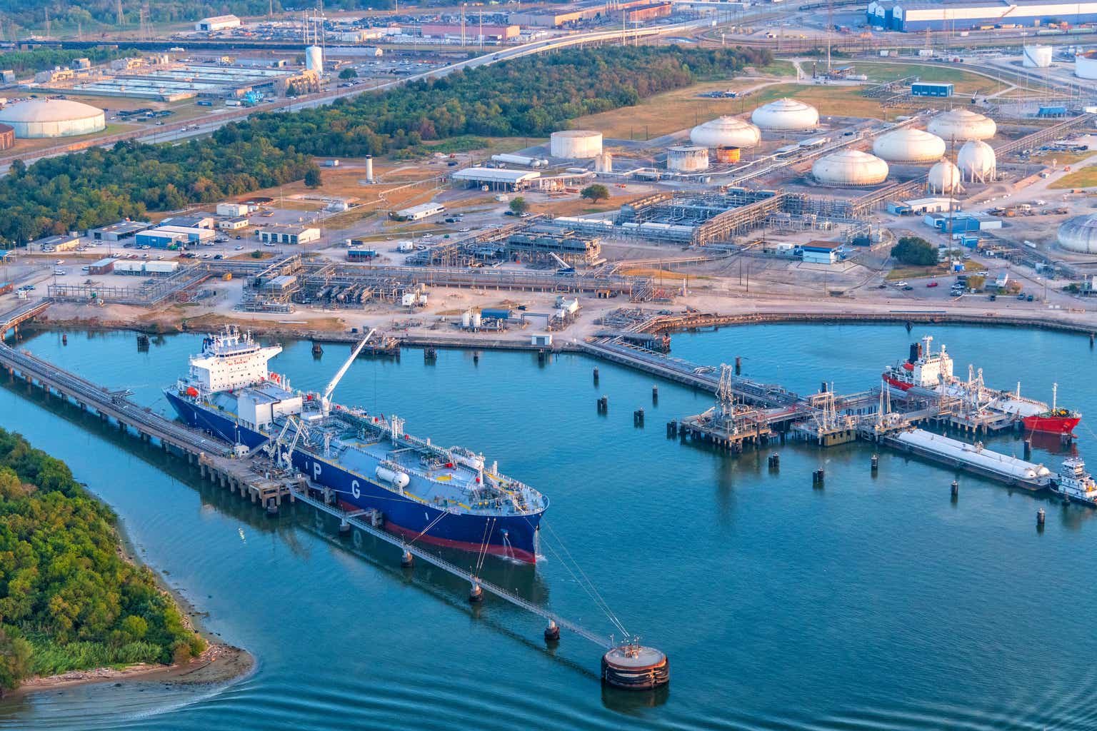 Baker Hughes to supply equipment for NextDecade's Rio Grande LNG ...