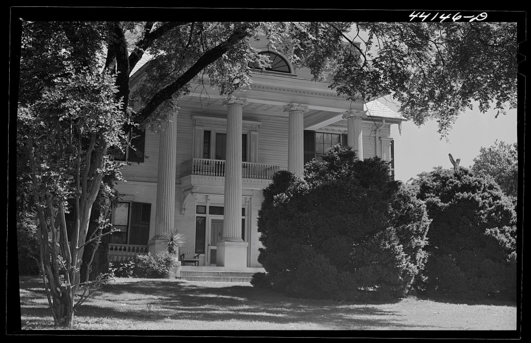 The Sad Story Behind This Grand Georgia Mansion Left To Rot