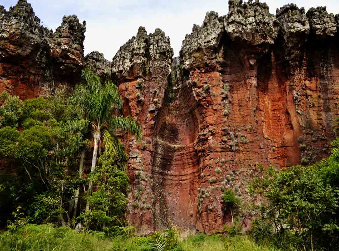 Confira curiosas formações rochosas que lembram pessoas, animais ou objetos
