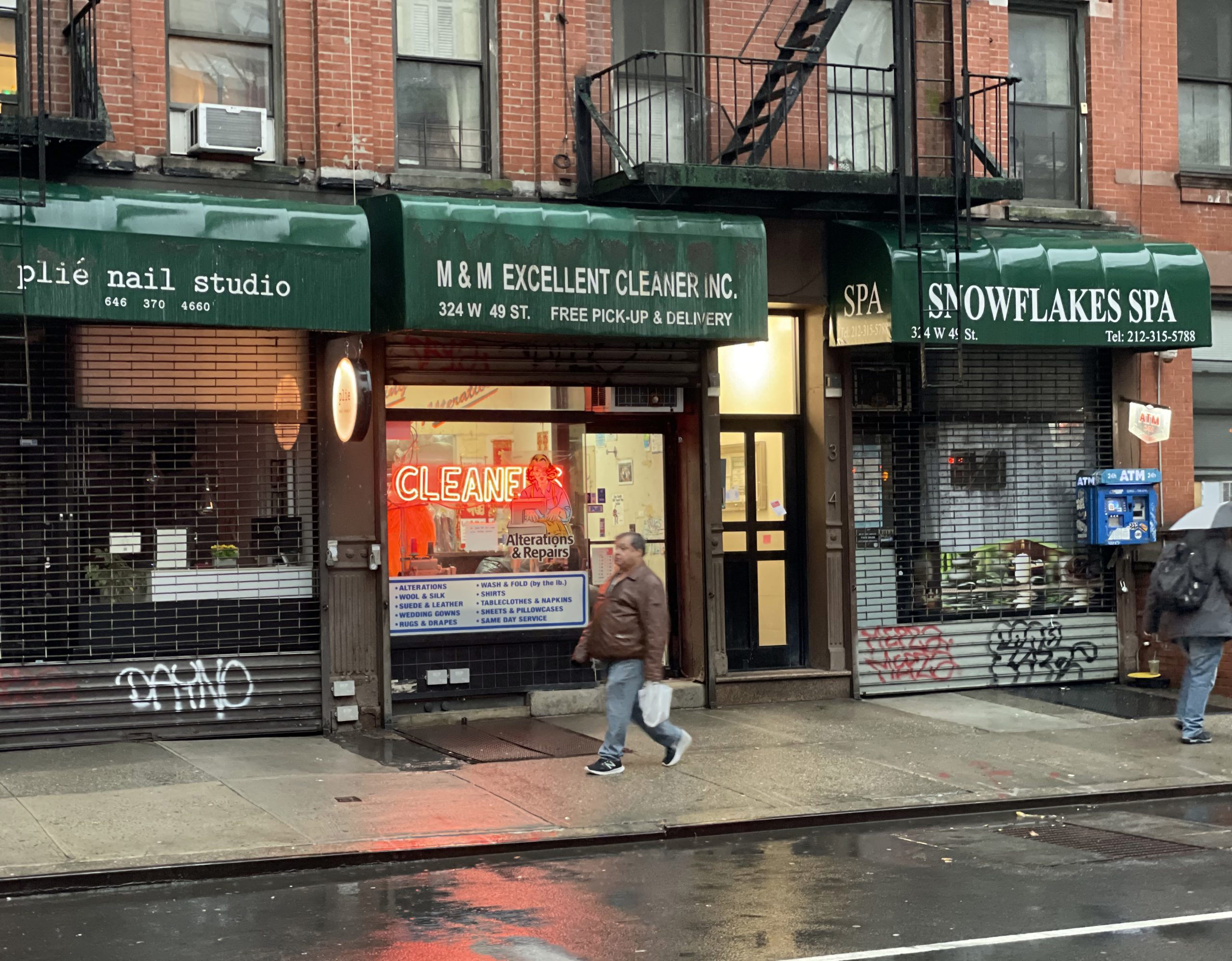 Man Wounded in Early Morning Shooting in Hell's Kitchen — Suspects Sought Man Wounded in Early Morning Shooting in Hell's Kitchen — Suspects Sought