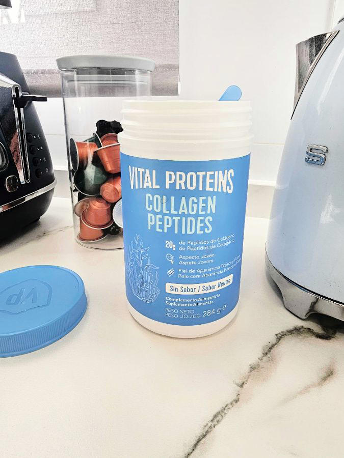 Jennifer Aniston puts this anti-aging beauty collagen powder in her ...