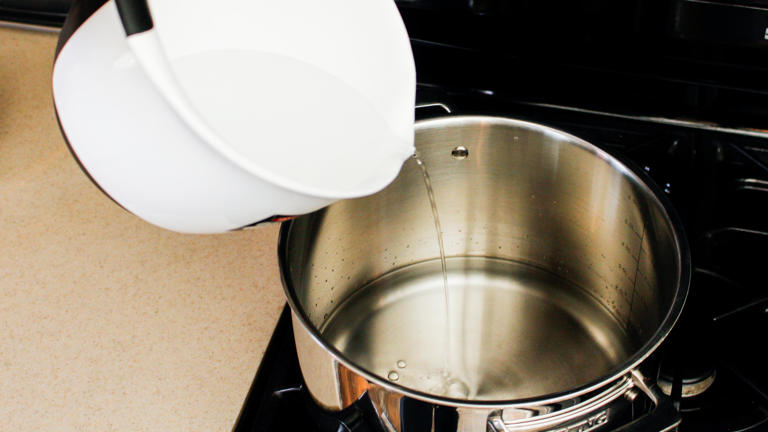 Distilled Water Is Easy to Make at Home: 5 Easy Steps for Clean Water