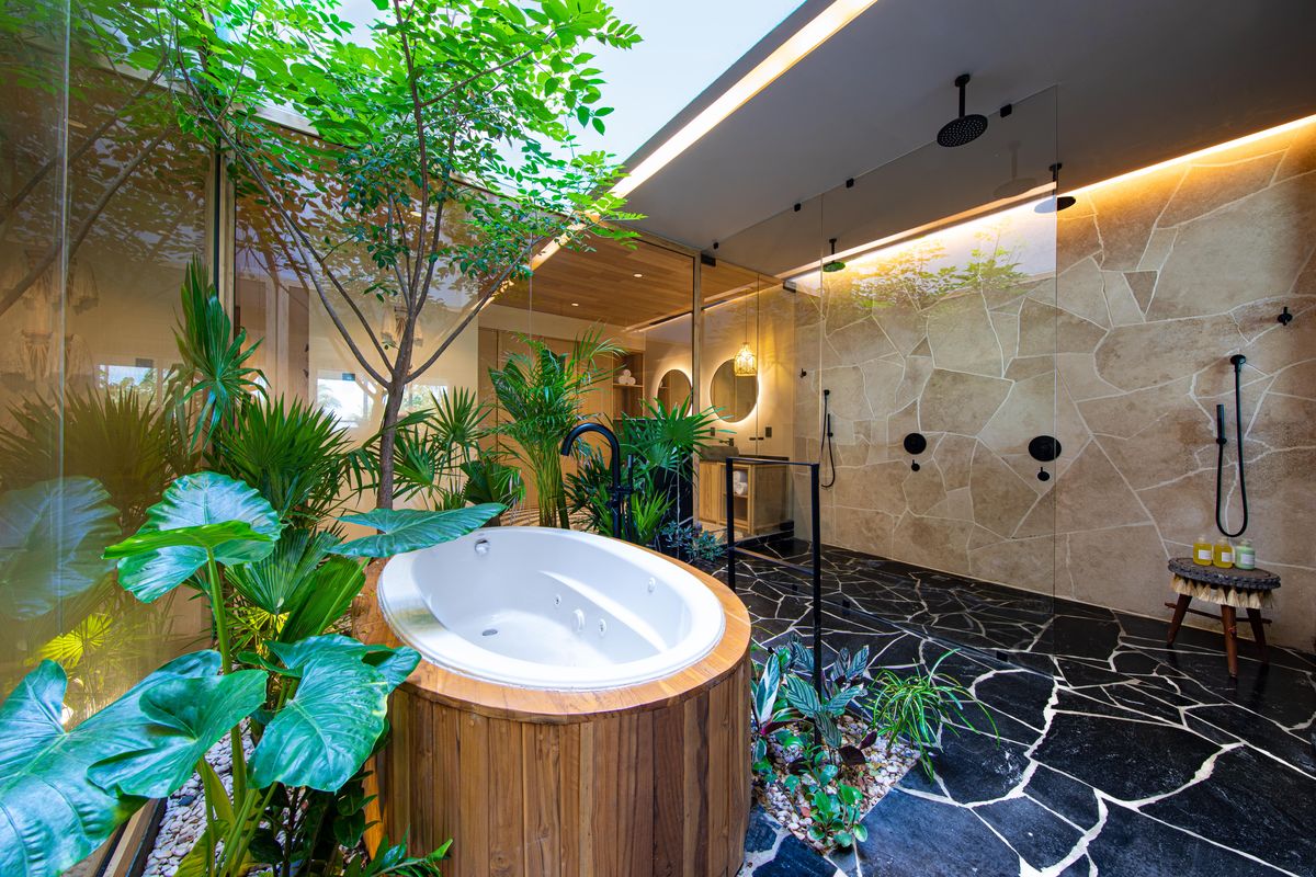 The 14 Most Elaborate Hotel Bathrooms