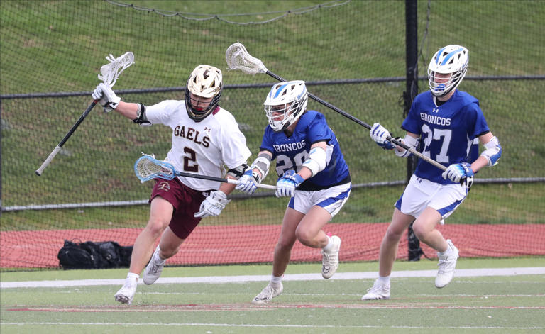 Crew Davis to play football under Bill Belichick and lacrosse under Joe ...