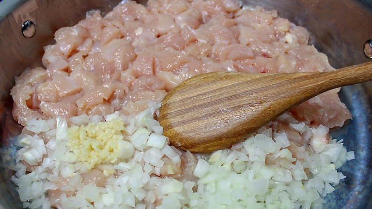 Sloppy Joe's Just Got A Facelift With This Easy Dinner Recipe - Chicken ...