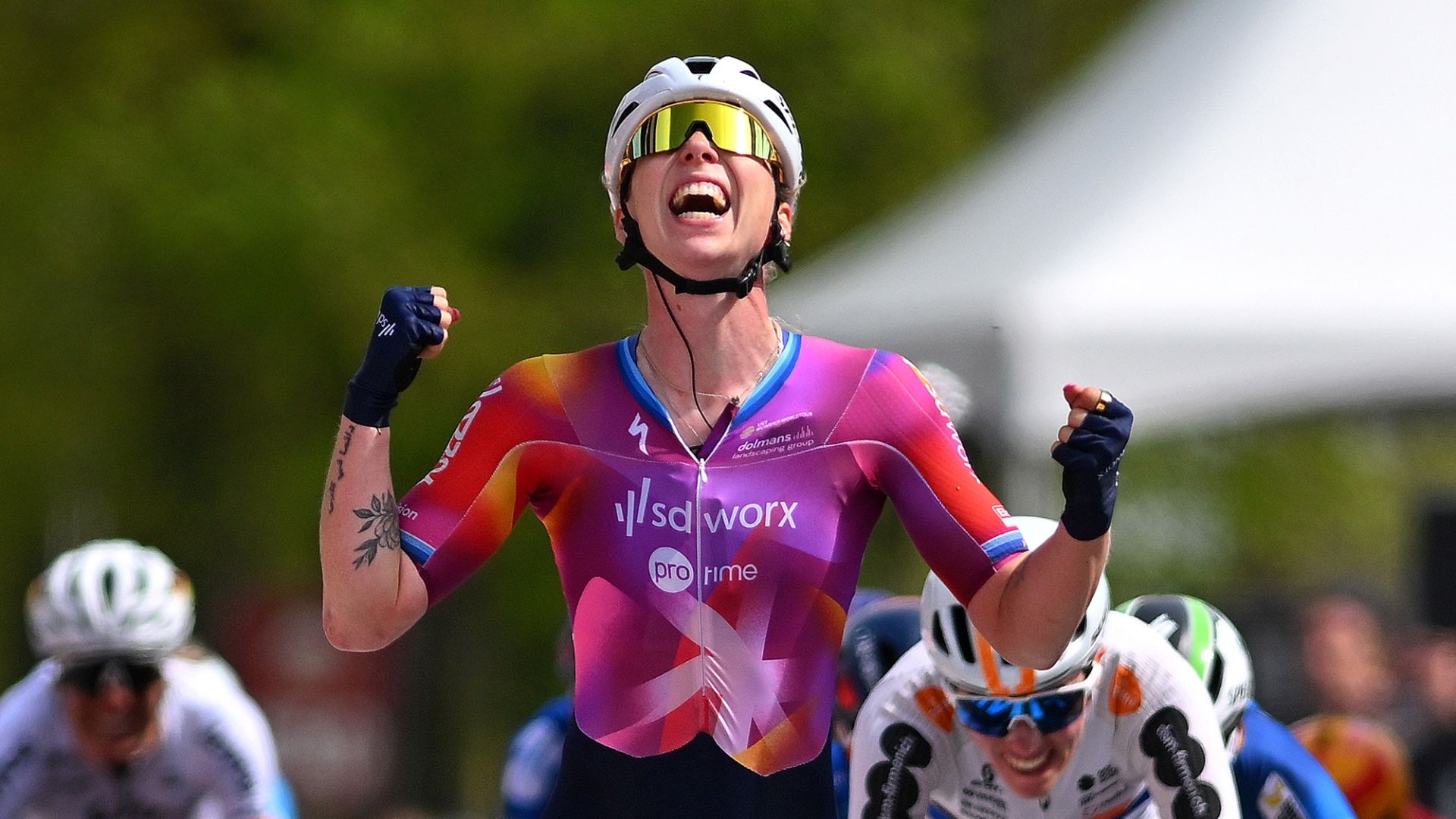 Juichen vóór de finish en verslagen worden: foto's van een ...