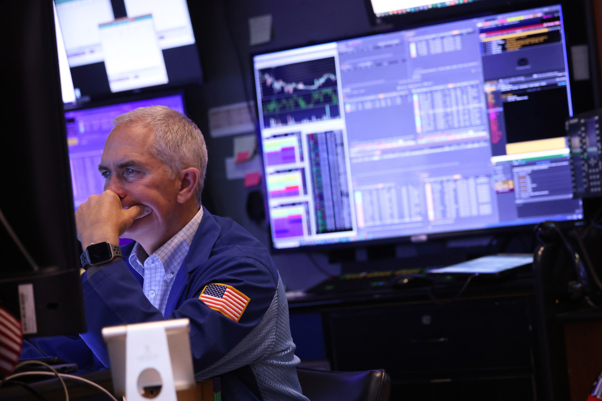 Stock Market Today: Stocks sink as efforts to avert gov't shutdown fail