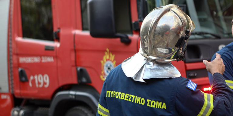 Φωτιά σε σπίτι στο Χαϊδάρι -Επιχειρούν 17 πυροσβέστες με πέντε οχήματα ...