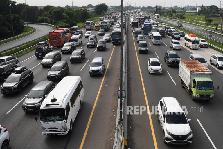 Contraflow Tol Japek Arah Cikampek Diperpanjang