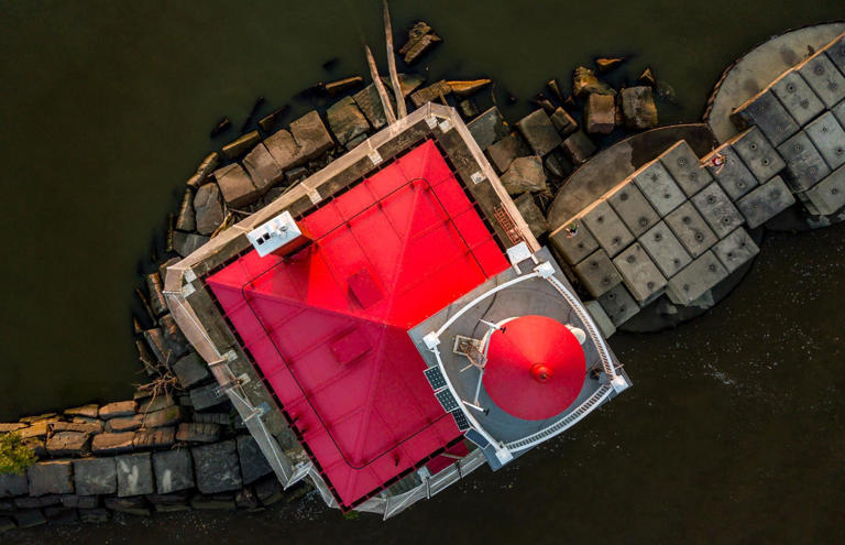 See how an abandoned lighthouse became a dream home
