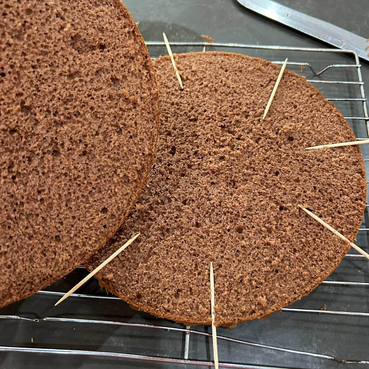 How to Split Cake Layers