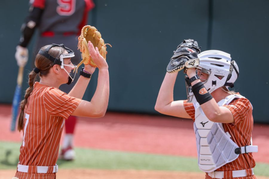 Texas softball stays unbeaten, tops Texas Tech twice behind Kavan’s arm ...