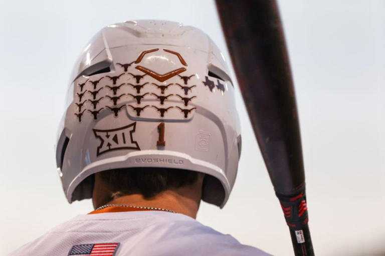 Newcomers rip homers for Longhorns in 6-3 alumni game victory