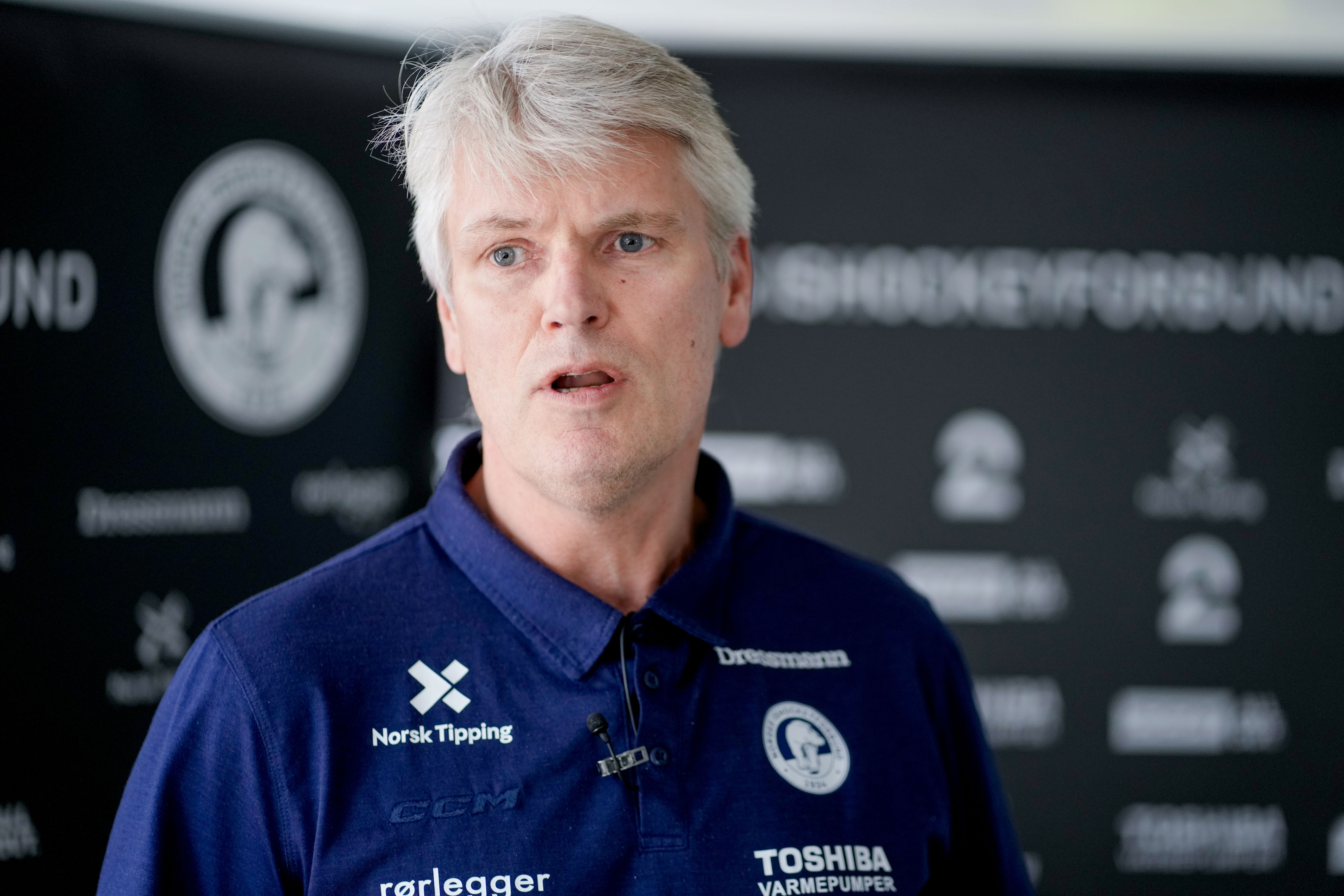 Ishockeyforbundet ser til Sverige – vil la kvinner takle