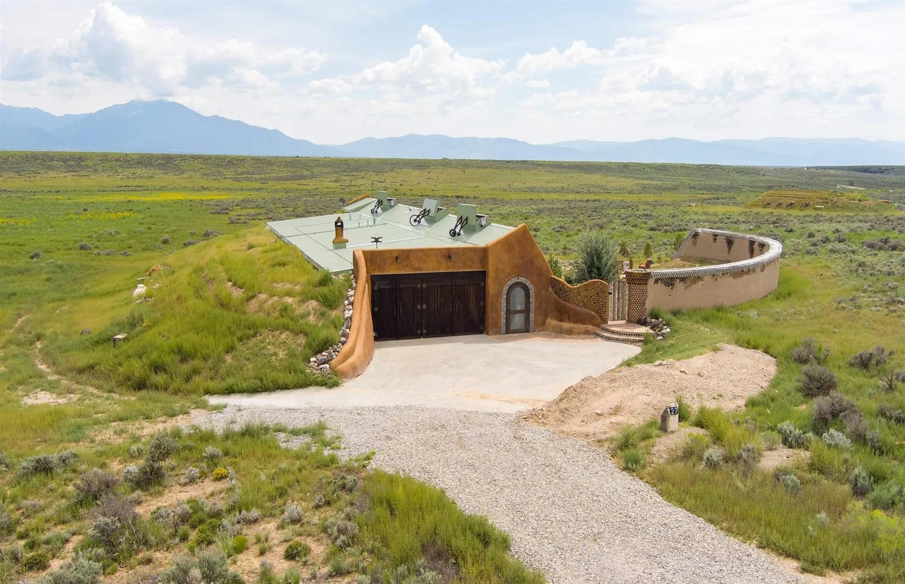 Look inside these stunning self-sufficient homes for off-the-grid ...