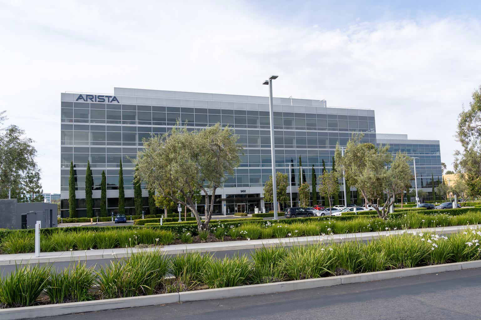 Arista and Meta partner to build and deploy AI at scale Arista and Meta partner to build and deploy AI at scale