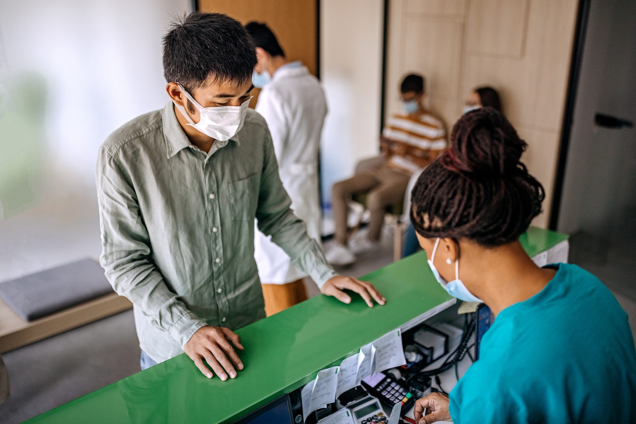 19 Etiquette Mistakes You’re Making at the Doctor’s Office