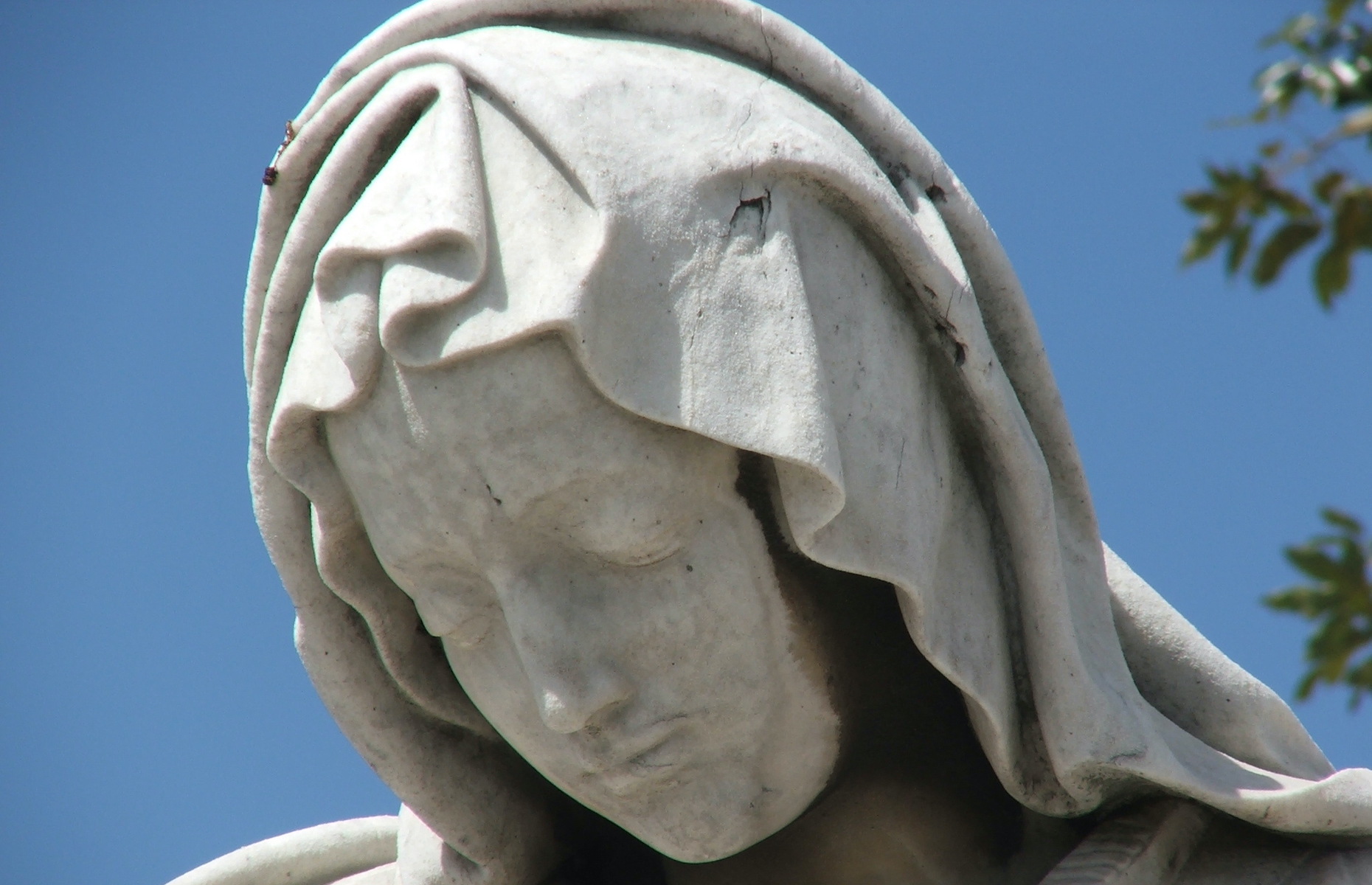 25 known mysteries solved with a simple explanation