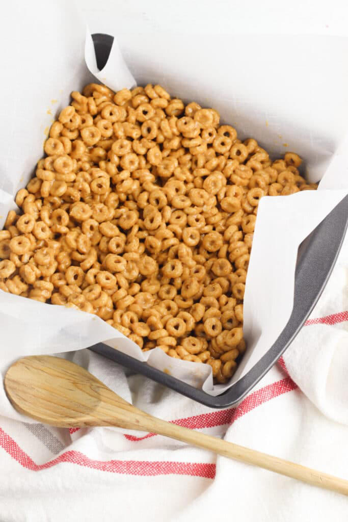 No bake peanut butter Cheerio bars - 4 ingredients
