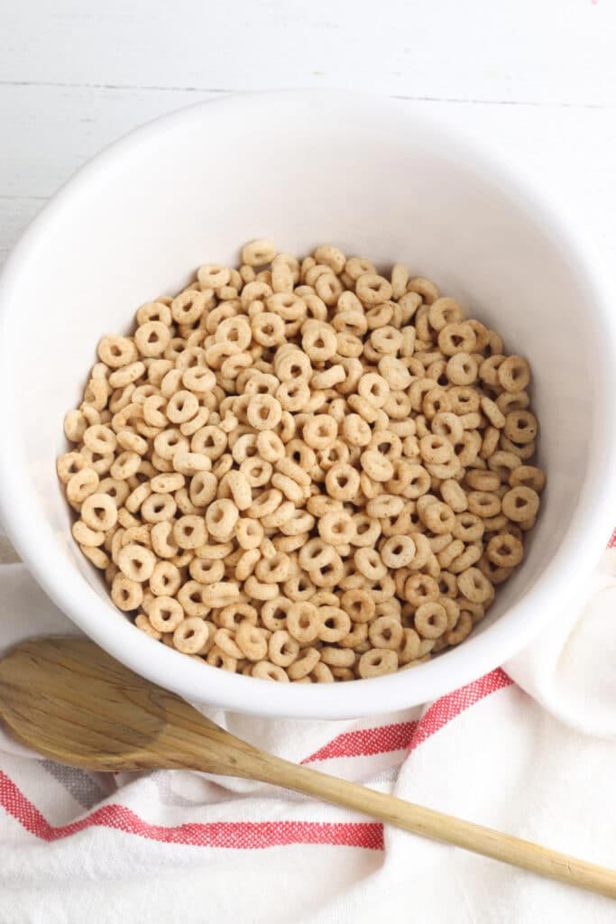 No bake peanut butter Cheerio bars - 4 ingredients