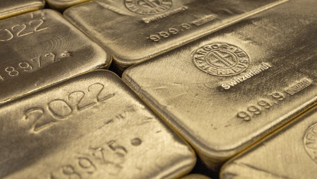 Oro sube a niveles récord y se acerca a hito de 3 mil dólares la onza
