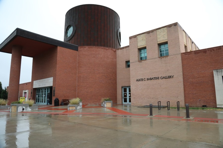 Classical guitarist coming to Topeka for library concert