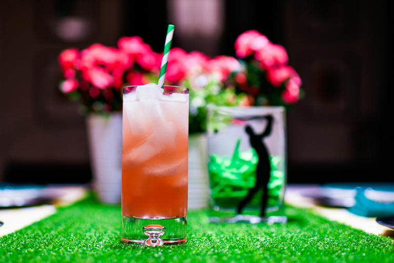 CHEERS TO THE OFFICIAL COCKTAIL OF THE MASTERS, THE AZALEA, AN EASY RECIPE!