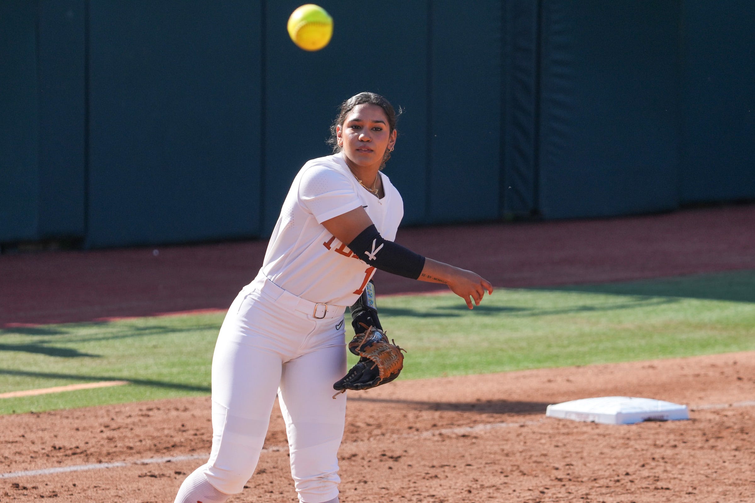 Texas softball: No. 2 Longhorns roll to two wins in SEC-opening series ...