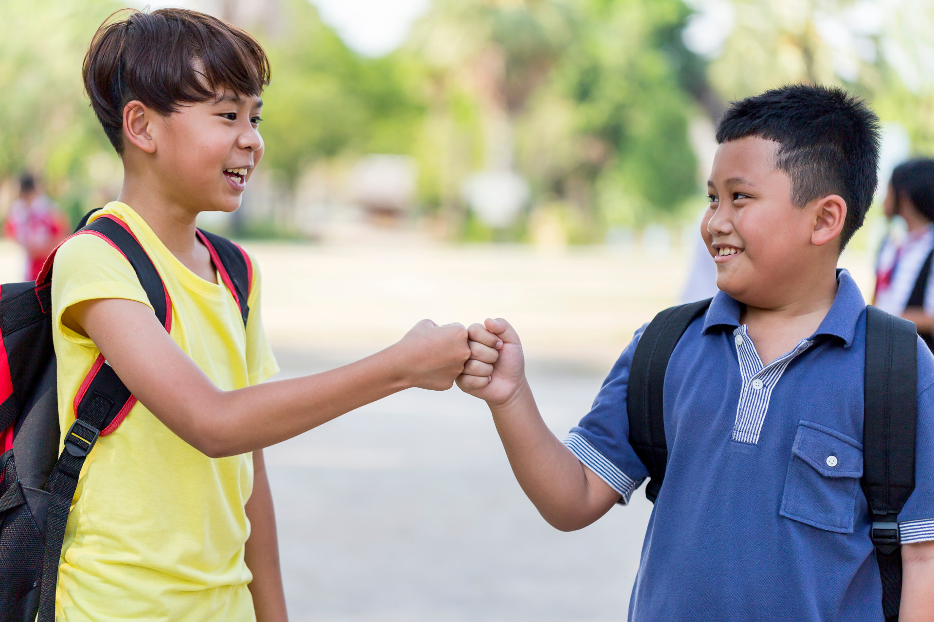 Wie Sie Ihren Kindern gute Manieren beibringen